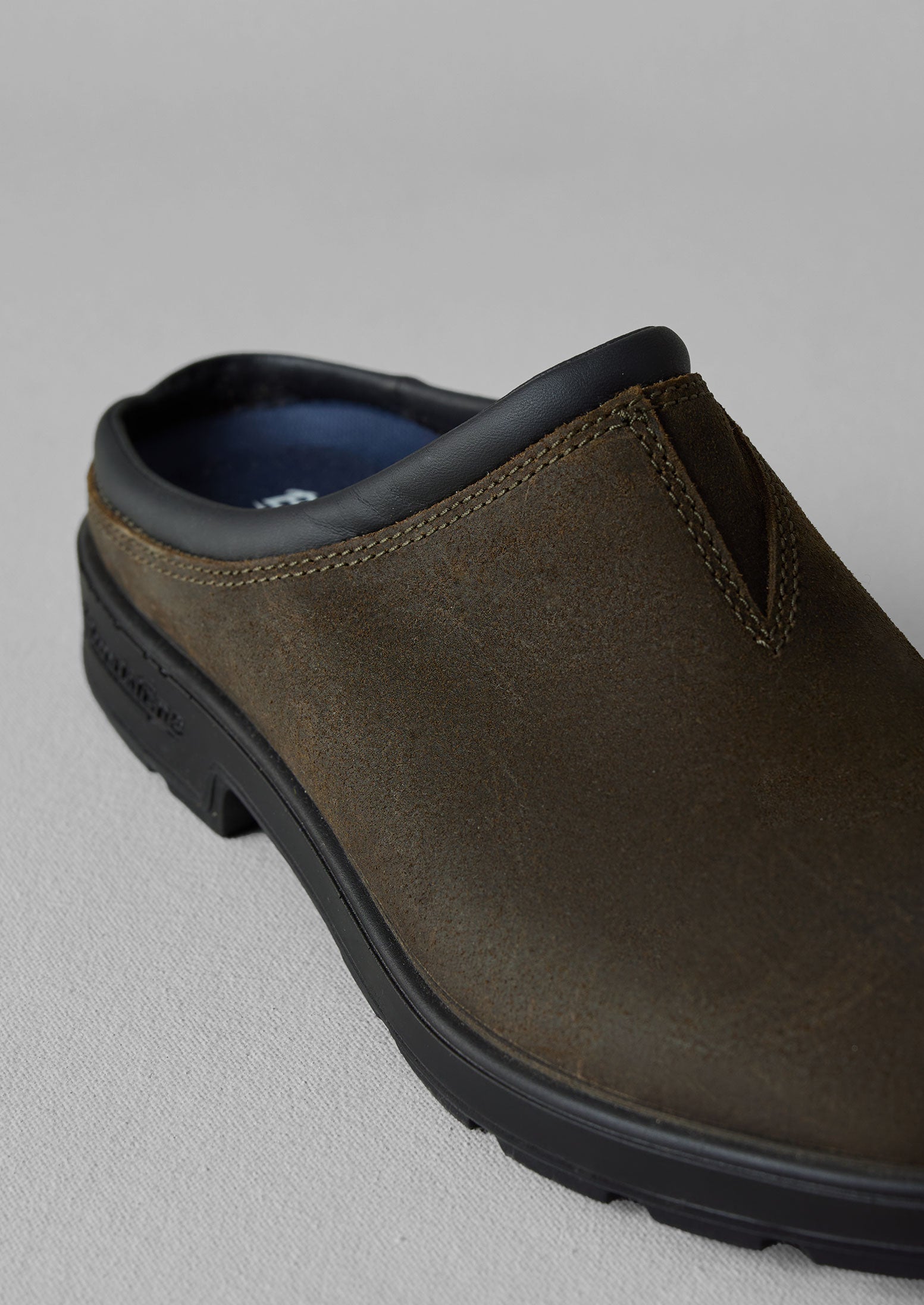 Blundstone Waxed Suede Grip Clogs | Olive | TOAST