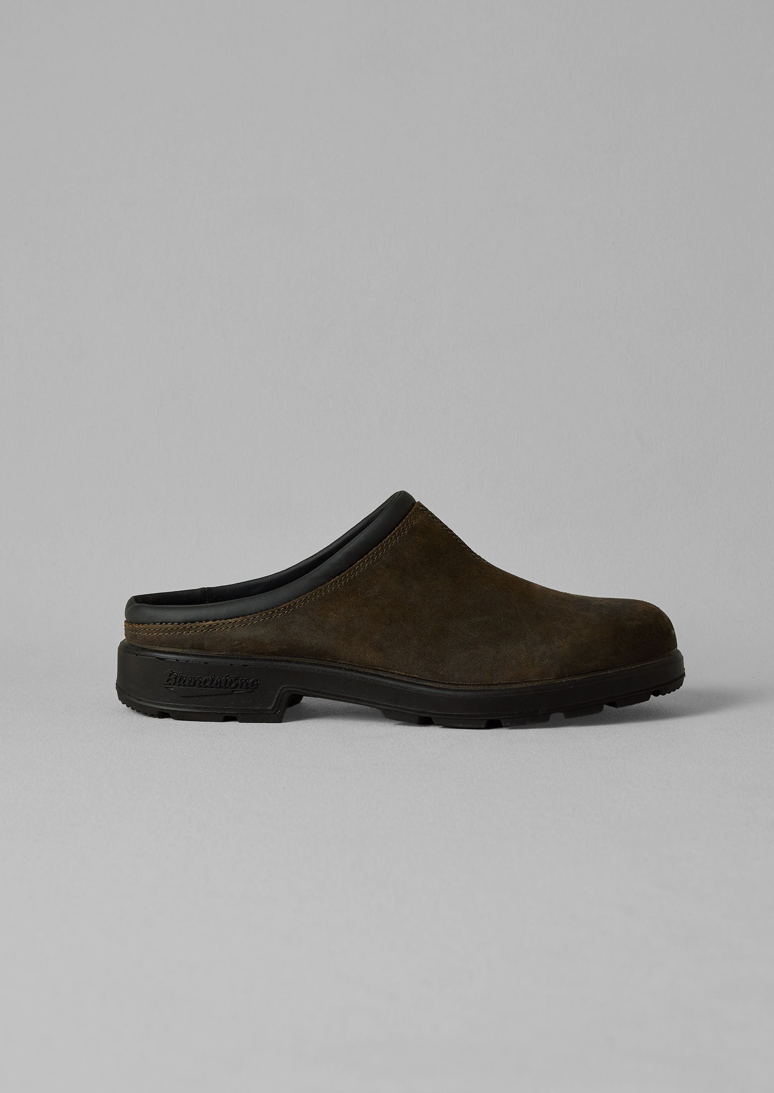 Blundstone Waxed Suede Grip Clogs | Olive | TOAST