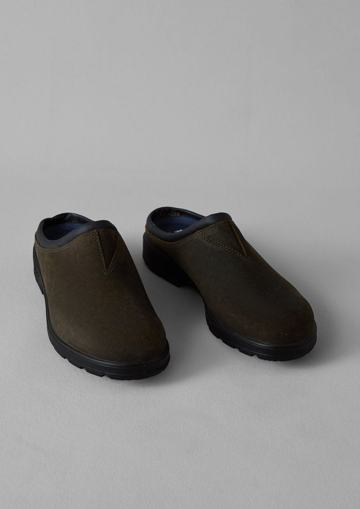 Blundstone Waxed Suede Grip Clogs | Olive | TOAST
