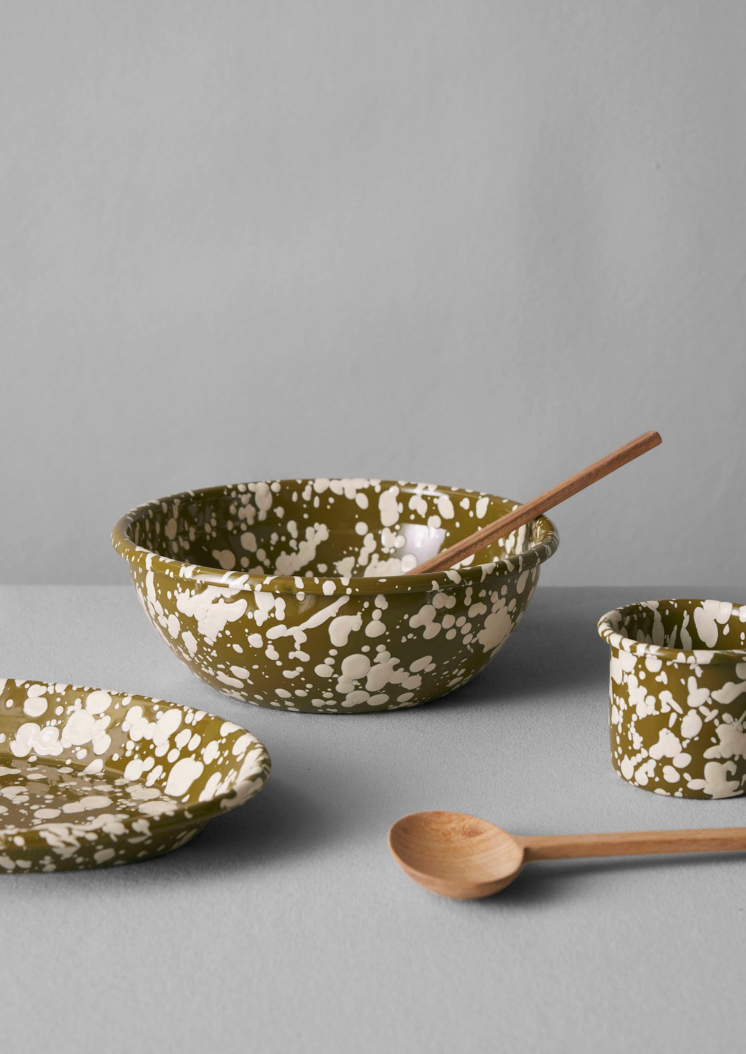 Splatter Enamel Salad Bowl | Olive/Ecru | TOAST