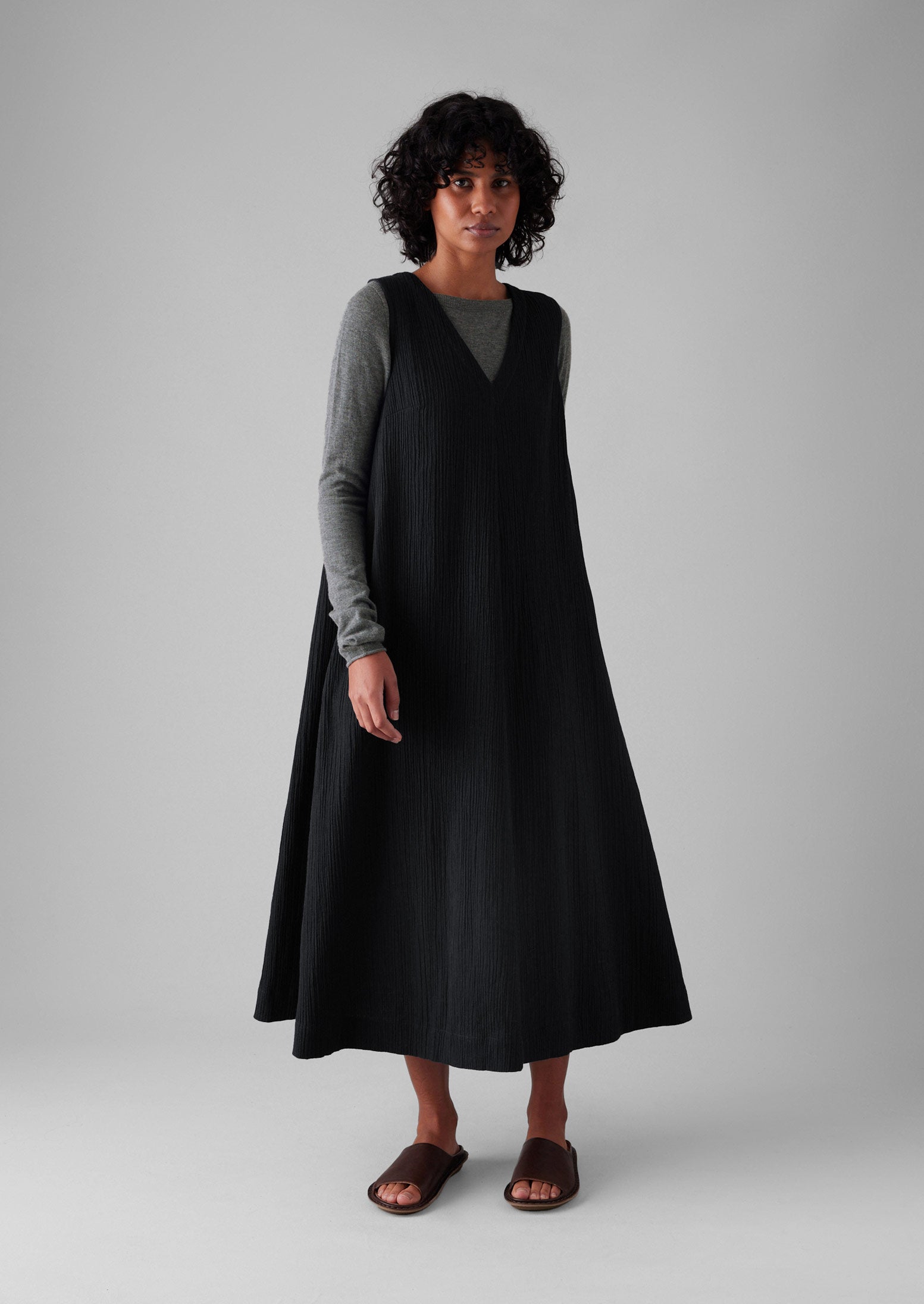 V-Neck Crinkle Cotton Easy Dress | Black | TOAST